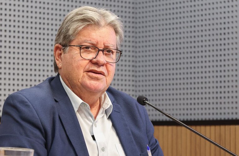 João Azevêdo anuncia reajuste salarial linear de 10% para todos os ...